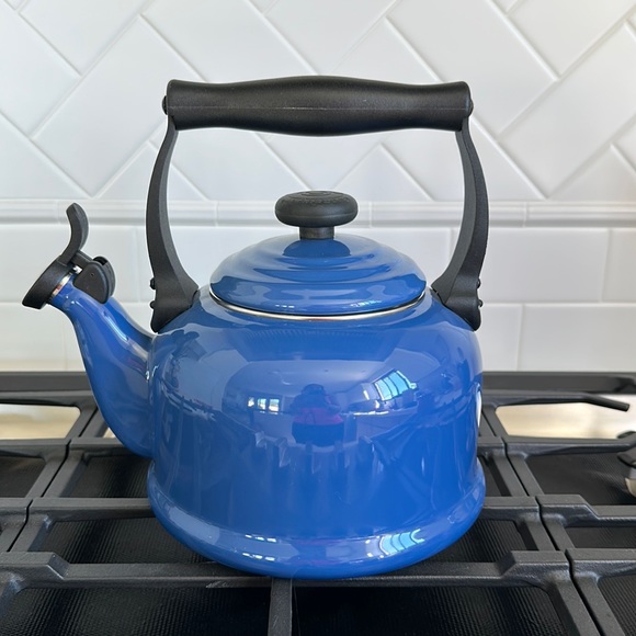 Le Creuset | Kitchen | Le Creuset Classic Whistling Tea Kettle In Blue ...